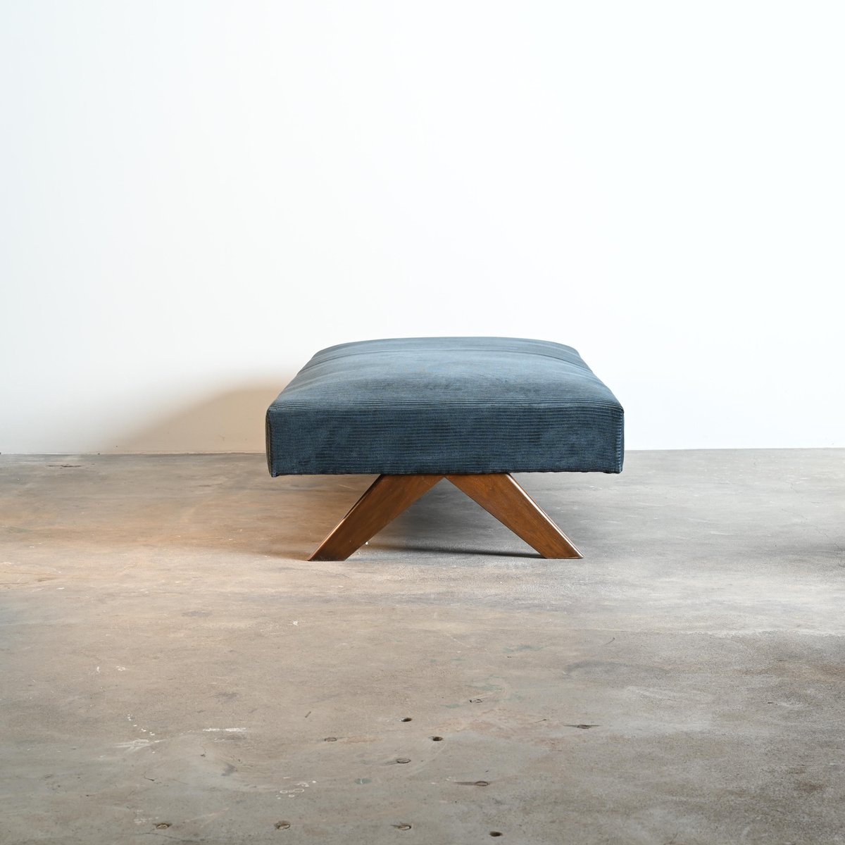 PJ-L-12-A Daybed with Compass Legs by Pierre Jeanneret, 1950s for sale ...