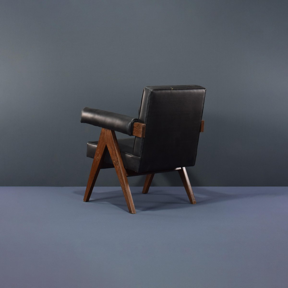 Mid-Century Modern PJ-SI-32-C Low Committee Chair by Pierre Jeanneret ...