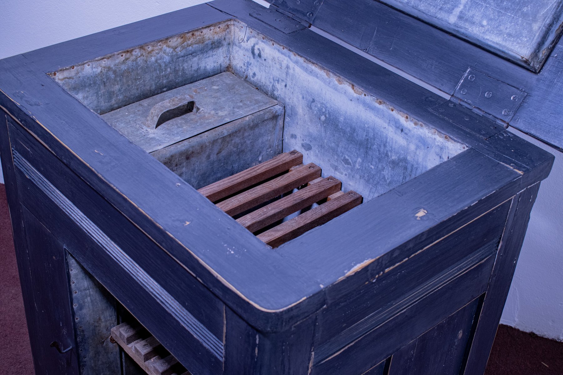 Antique Ice Box/Refrigerator for sale at Pamono