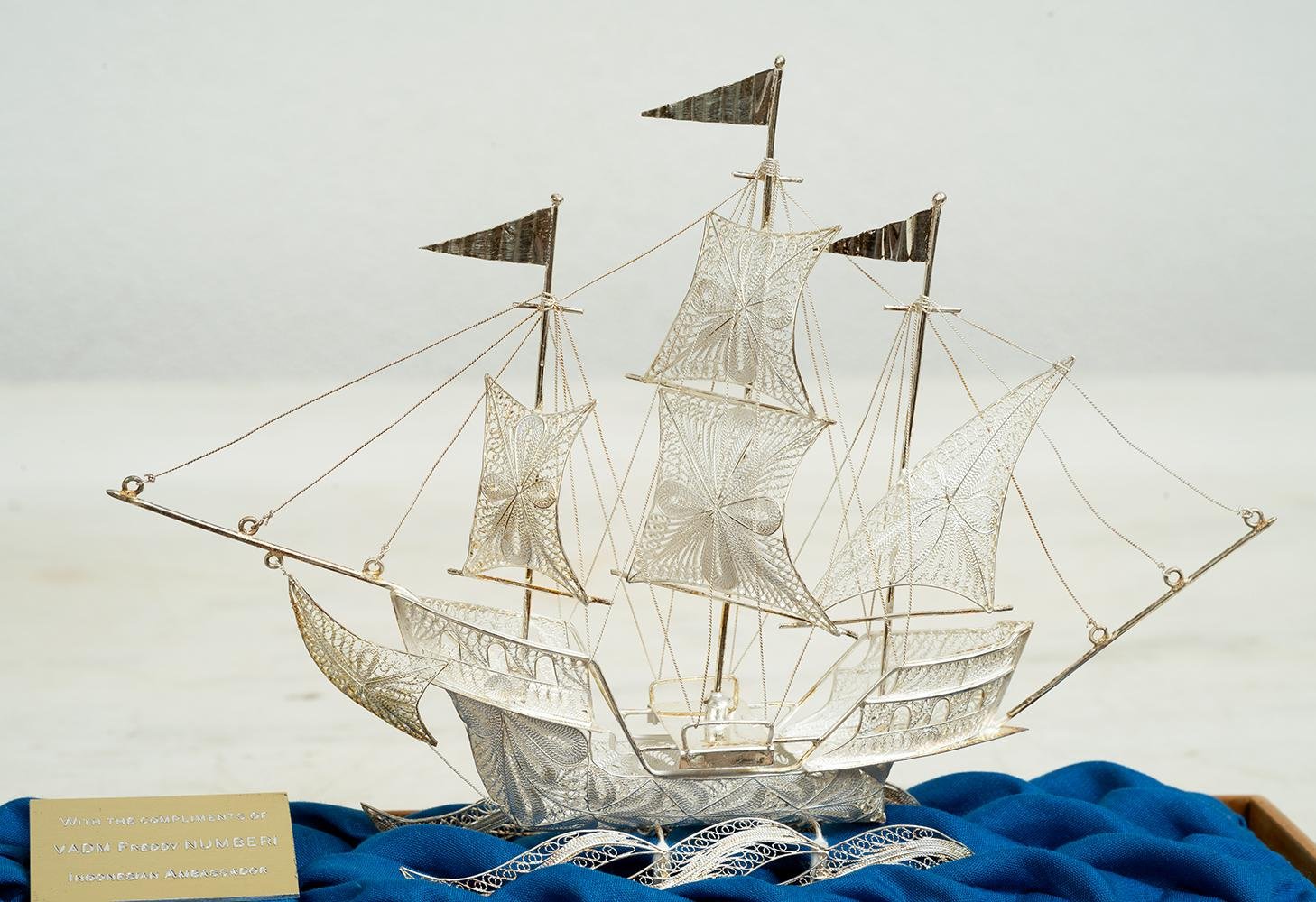 Antique Sailing Ship in Filigreed Silver, 20th Century for sale at Pamono