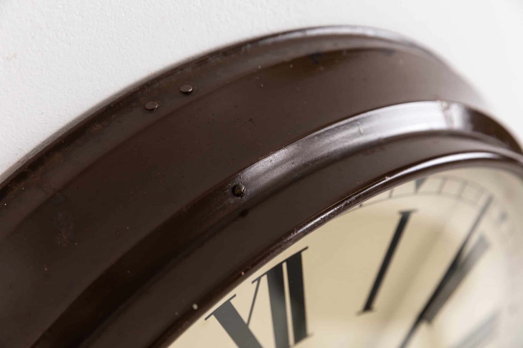 Industrial Metal Wall Clock from Magneta, 1920s for sale at Pamono