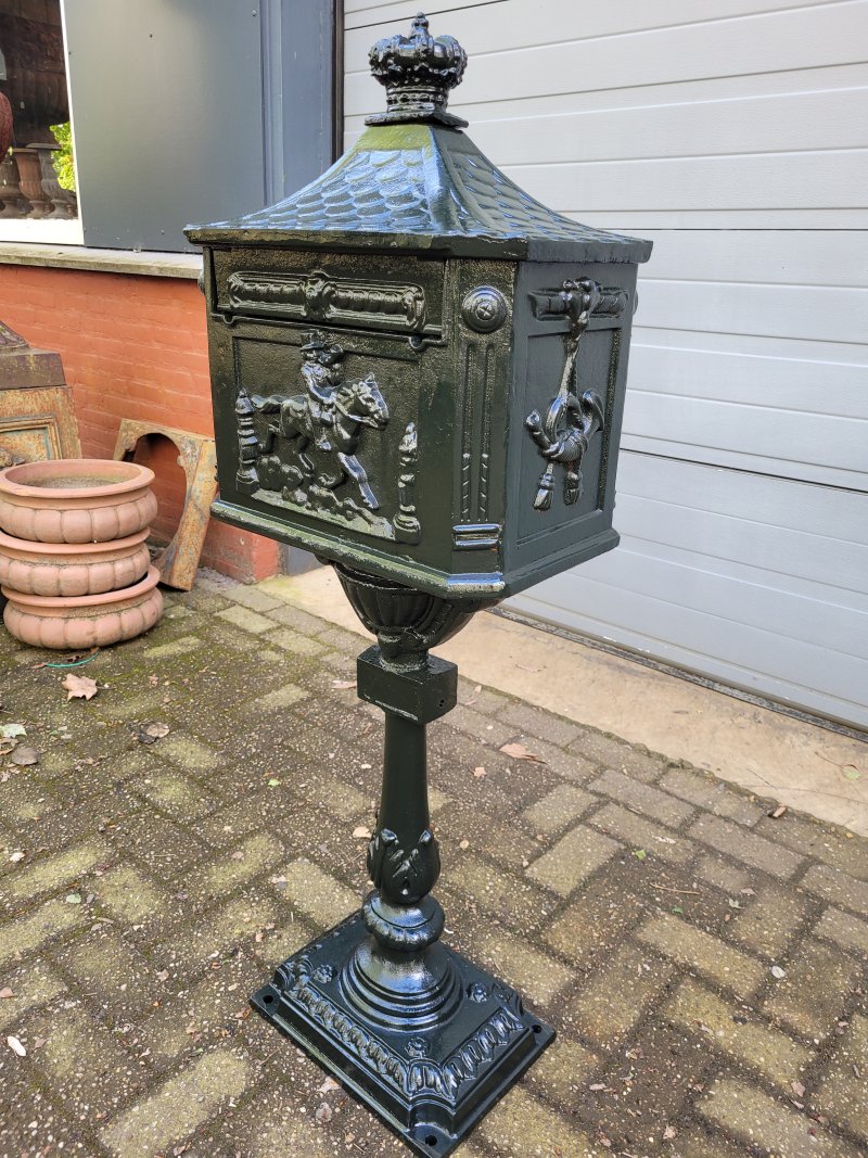 Cast Iron English Mailbox Letterbox on Leg Green for sale at Pamono