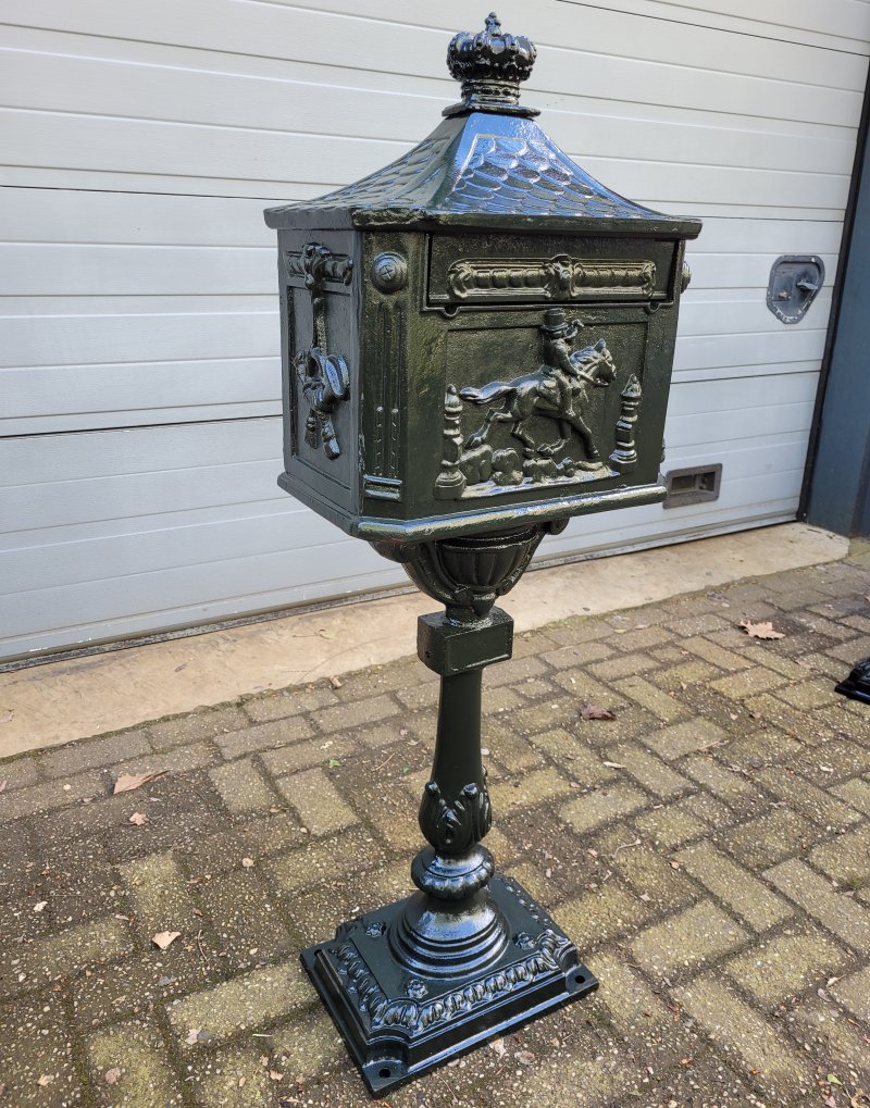Cast Iron English Mailbox Letterbox on Leg Green for sale at Pamono