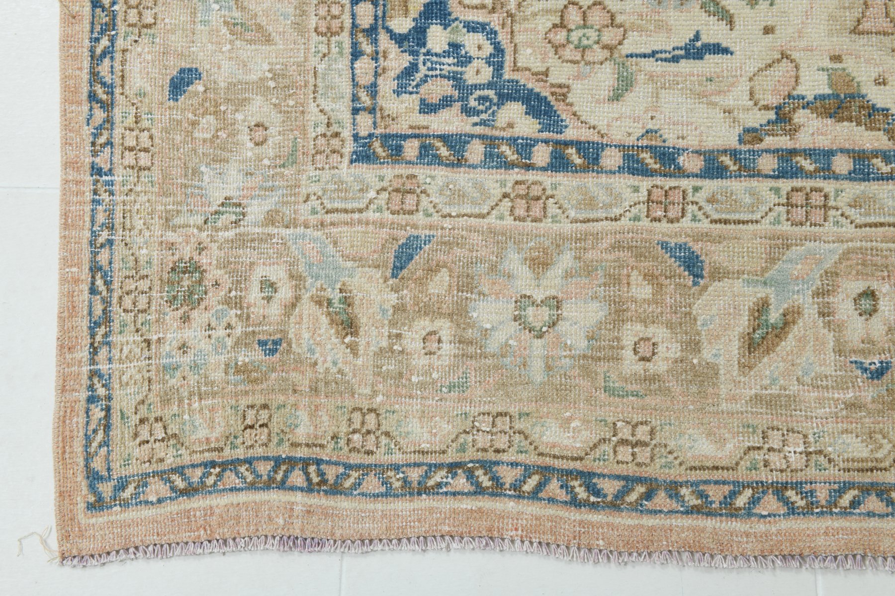 Vintage Middle Eastern Handmade Rug in Wool for sale at Pamono