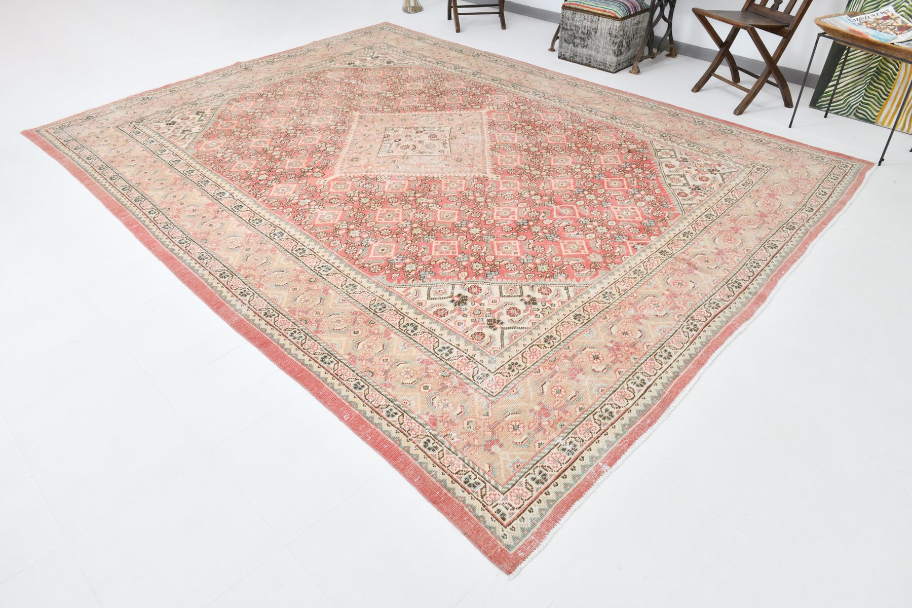 Large Vintage Middle Eastern Rug in Wool for sale at Pamono