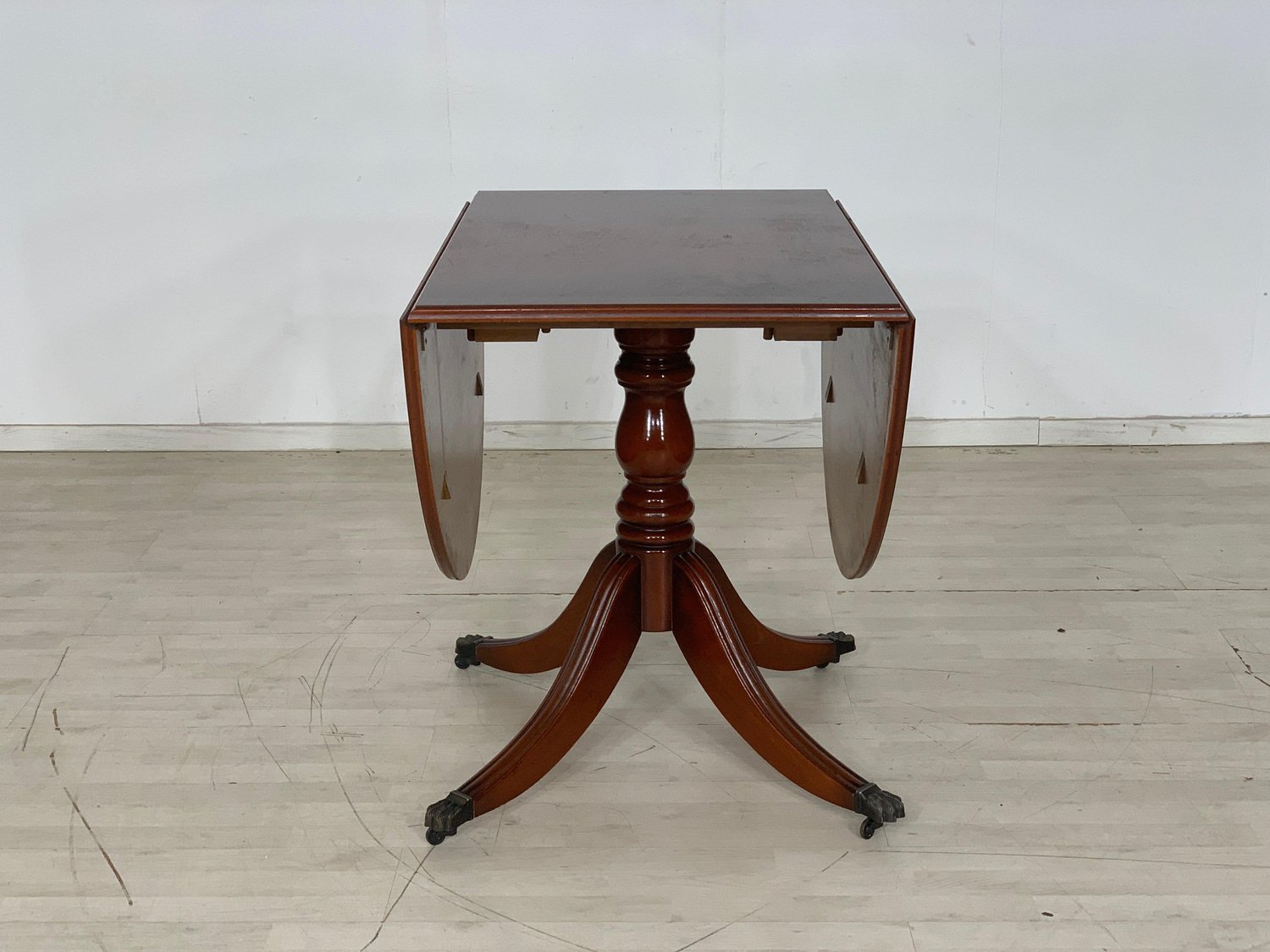 Vintage English Dining Table for sale at Pamono