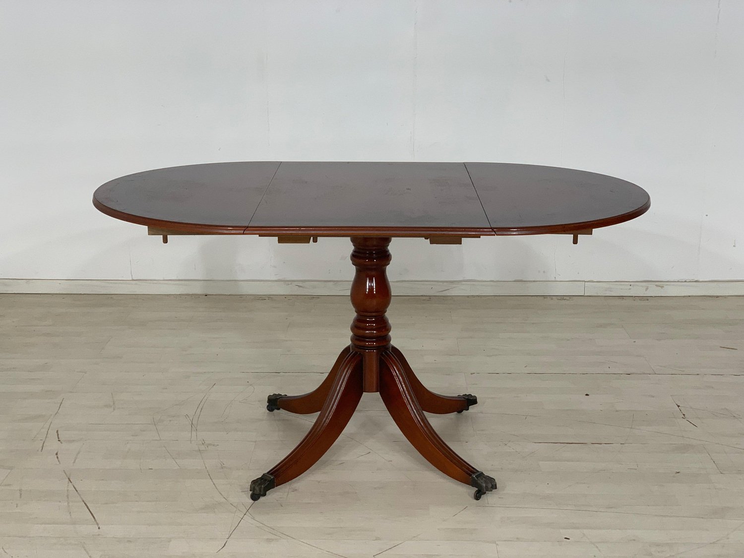 Vintage English Dining Table for sale at Pamono