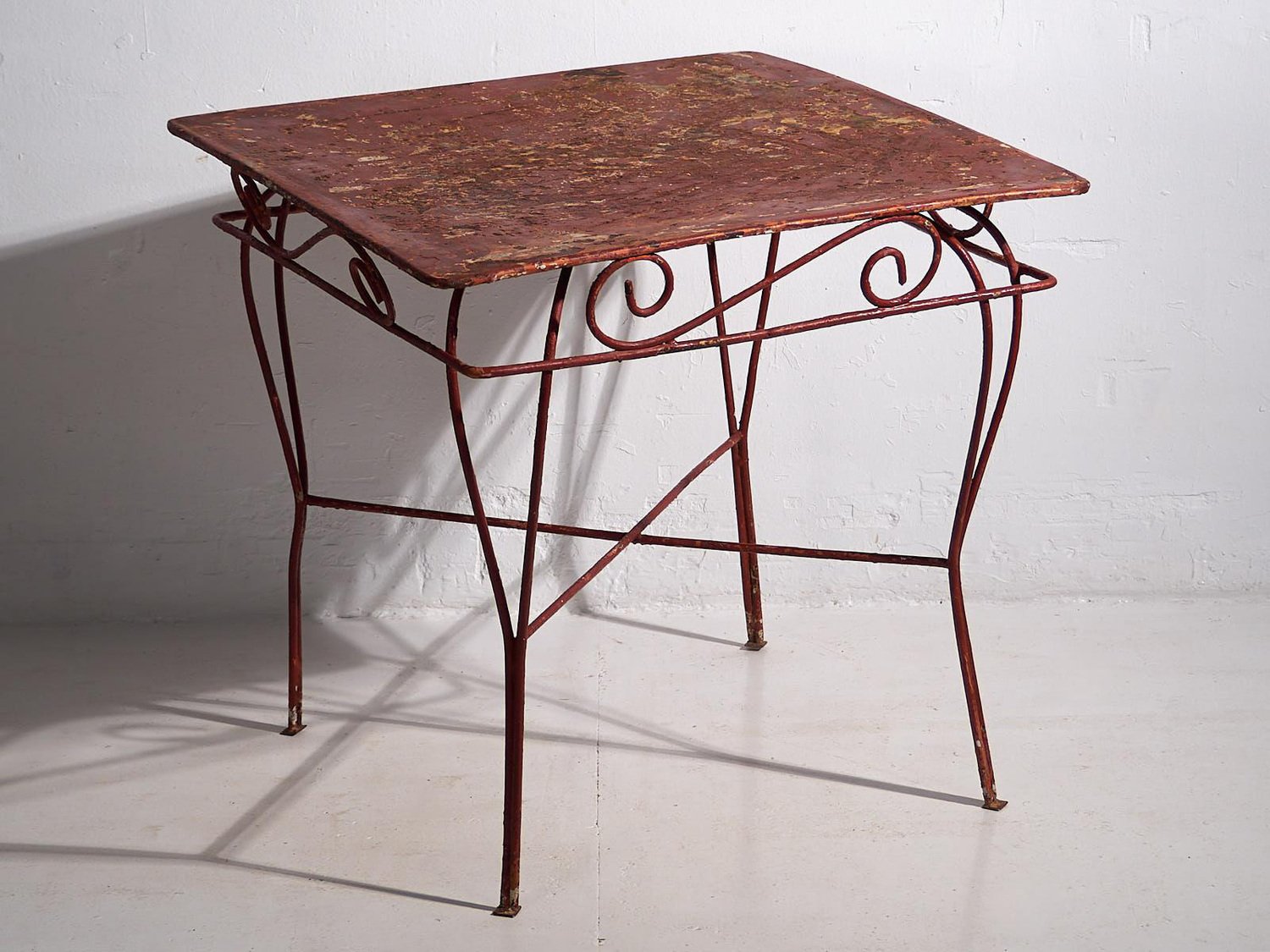 Antique Red Terrace Table, 1920s for sale at Pamono
