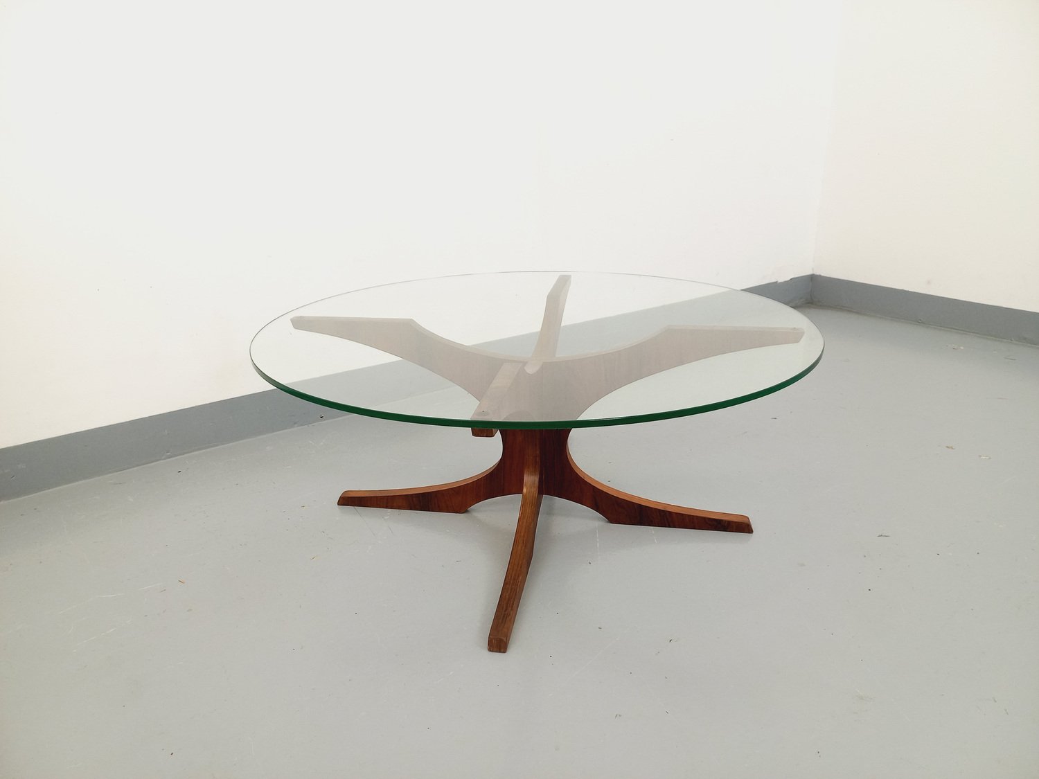 Vintage Round Coffee Table in Rosewood and Glass, 1960s for sale at Pamono
