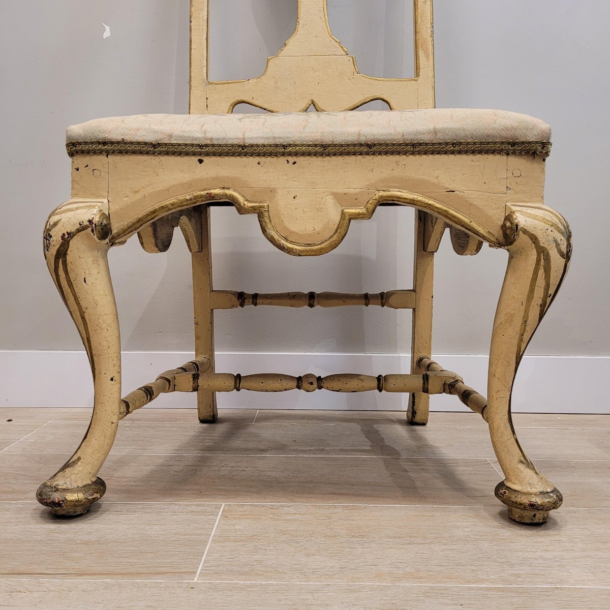 19th Century Baroque Chair Heraldic Emblem, Spain for sale at Pamono