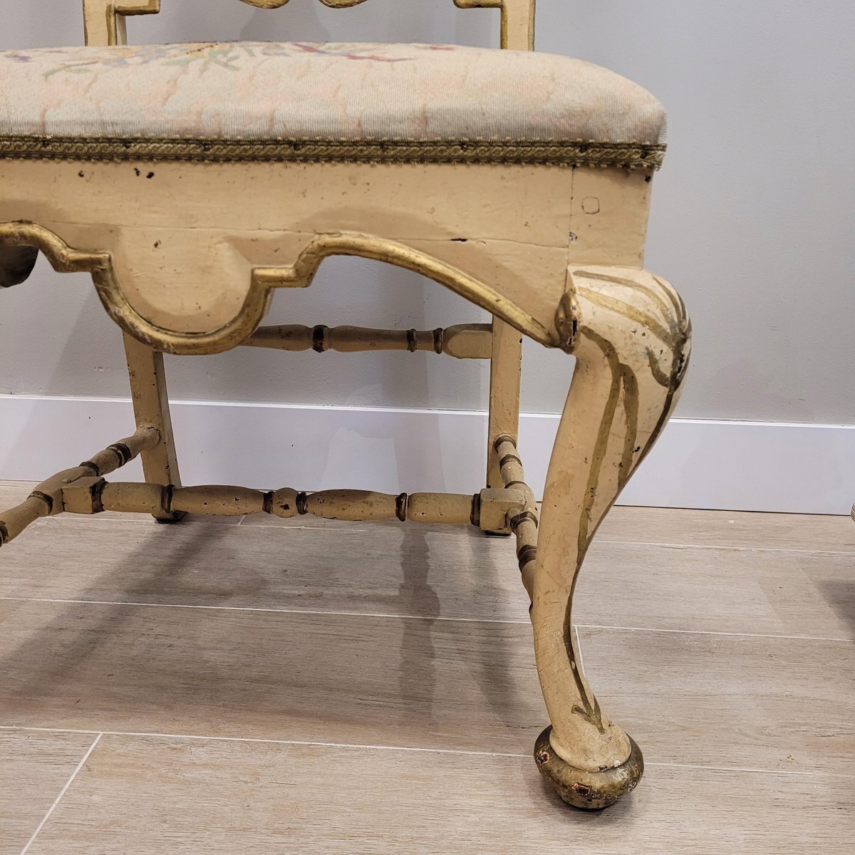 19th Century Baroque Chair Heraldic Emblem, Spain for sale at Pamono