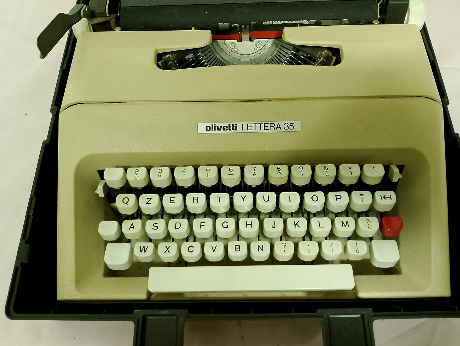 Olivetti Letter 35 Typewriter from Olivetti Synthesis for sale at Pamono