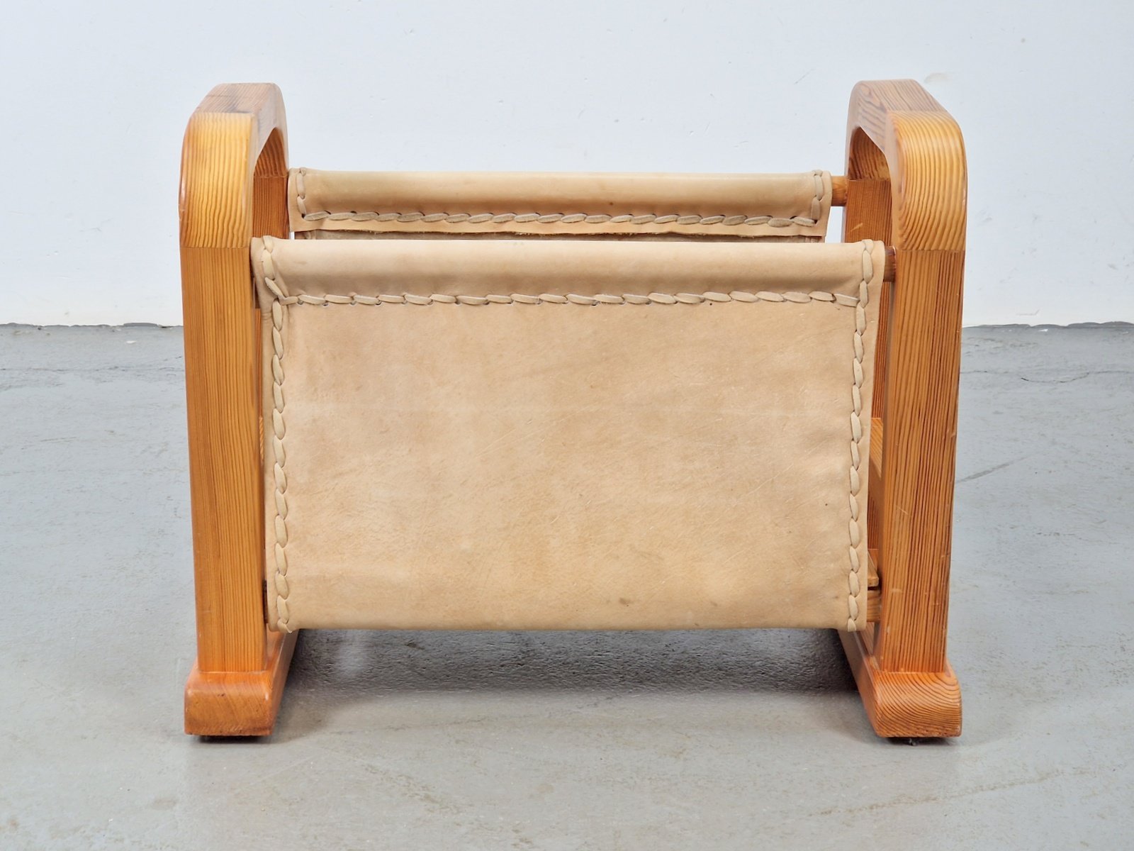 Vintage Japandi Pine Wood & Leather Magazine Rack, 1970s for sale at Pamono
