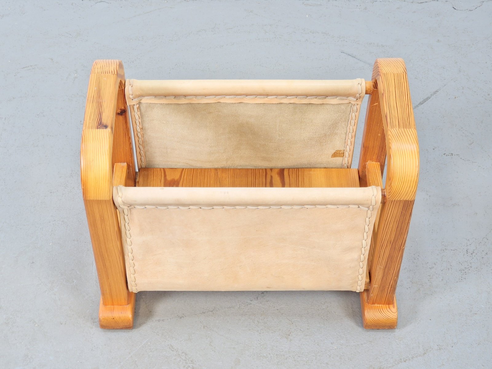 Vintage Japandi Pine Wood & Leather Magazine Rack, 1970s for sale at Pamono