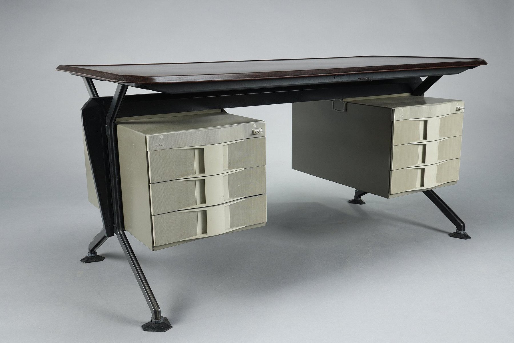 Large ARCO Desk attributed to BBPR for Olivetti, 1960s for sale at Pamono