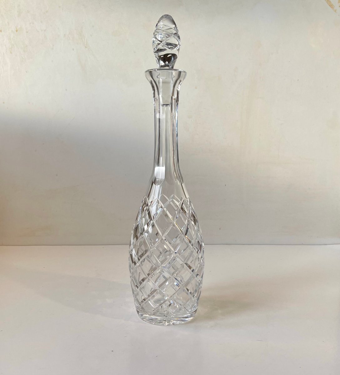 Art Deco Red Wine Carafe in Cut Crystal, 1940s for sale at Pamono