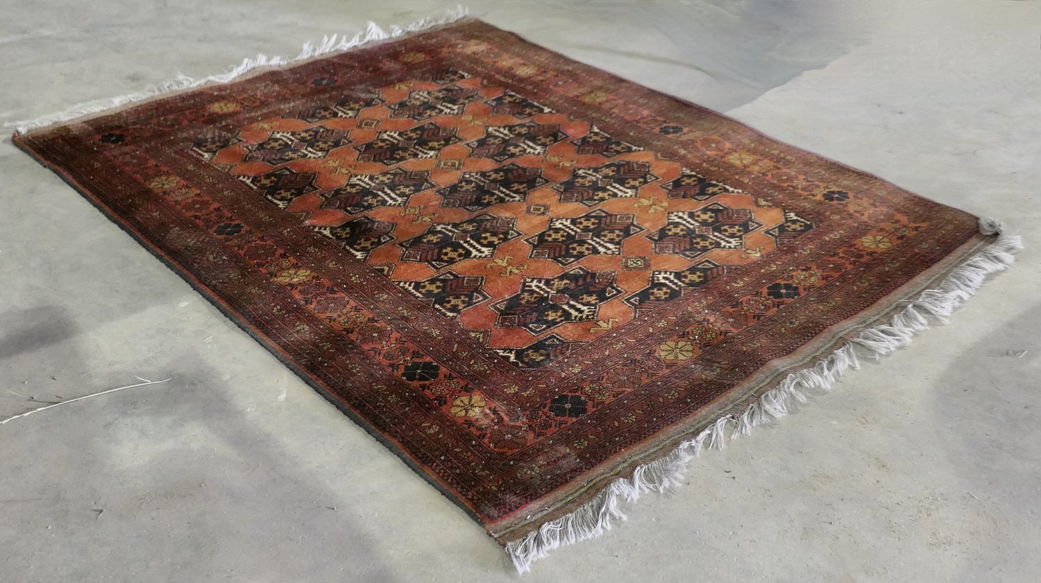 Vintage Traditional Pattern Wool Rug for sale at Pamono