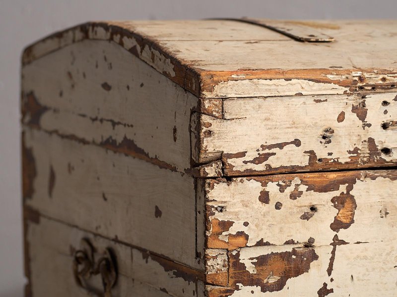 Antique White Trunk with Original Handles, 1900 for sale at Pamono