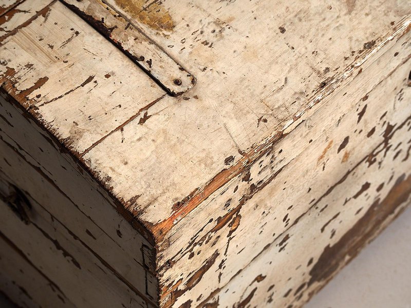 Antique White Trunk with Original Handles, 1900 for sale at Pamono