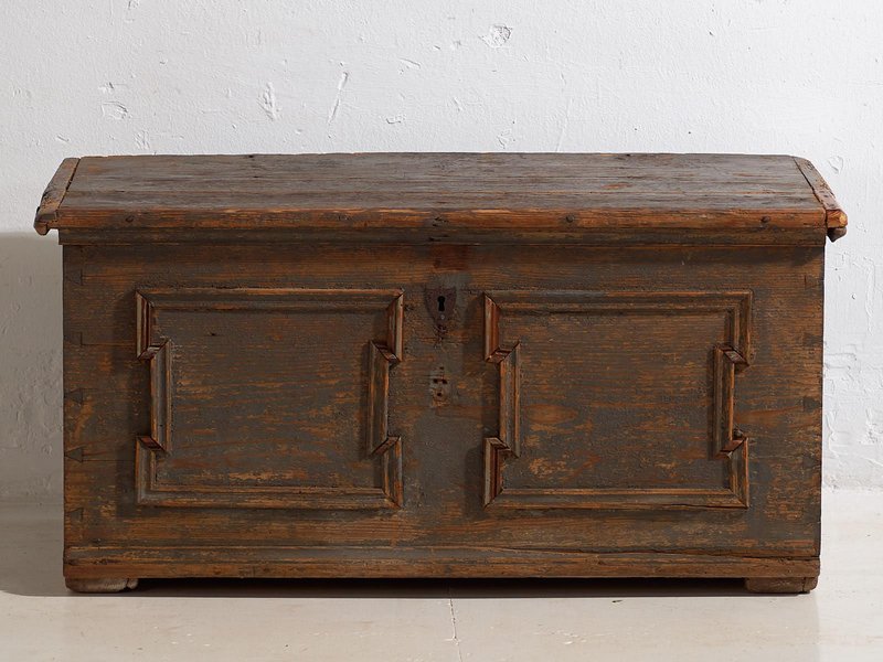 Antique Trunk with Pearl Gray Patina, 1900 for sale at Pamono