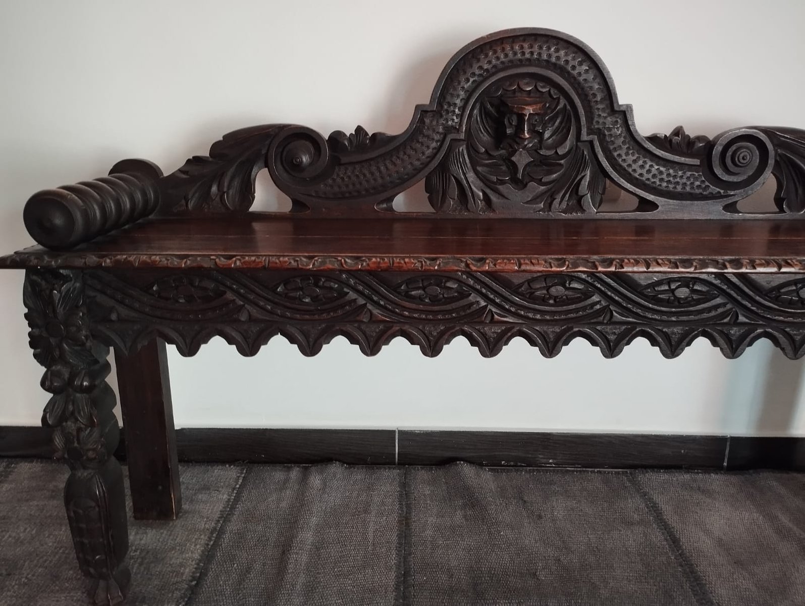 Victorian Oak Bench with Carvings, 1980s for sale at Pamono