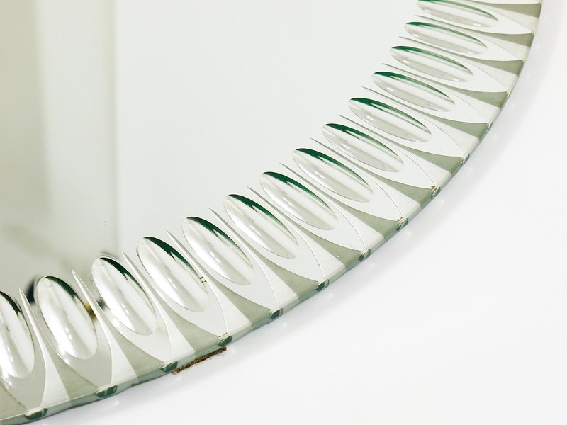Optical Effect Facetted Round Wall Mirror from Cristal Arte, Italy ...
