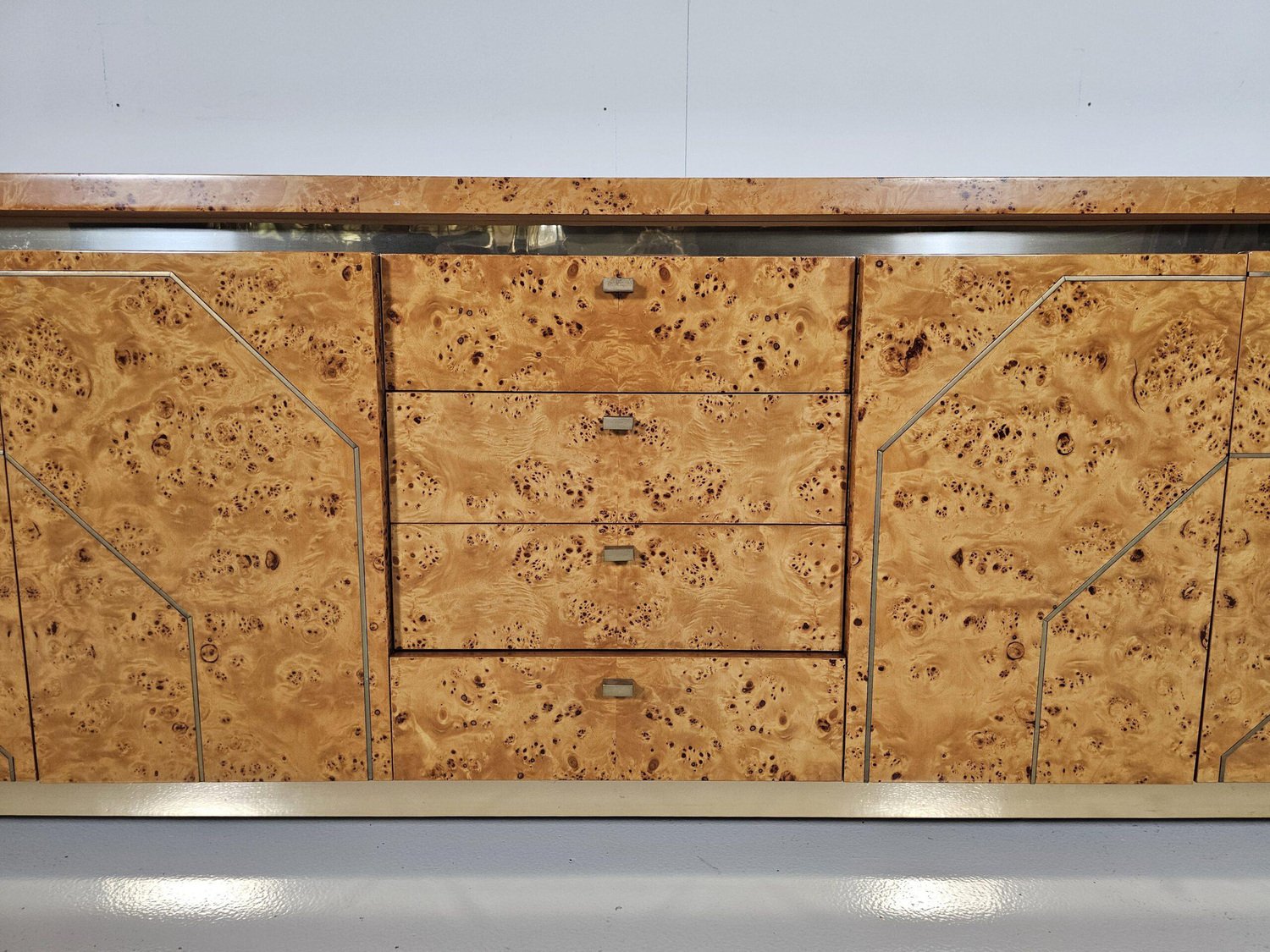 Margot Sideboard in Burl Veneer by Gianluigi Gorgoni for Fratelli Turri, 1980s for sale at Pamono