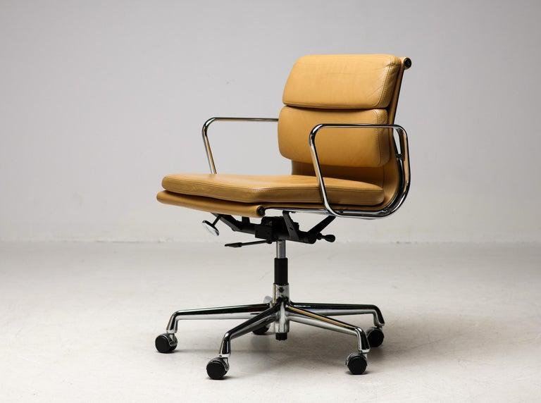 Vintage EA217 Desk Chair in Cognac Leather by Charles & Ray Eames, 2002 ...