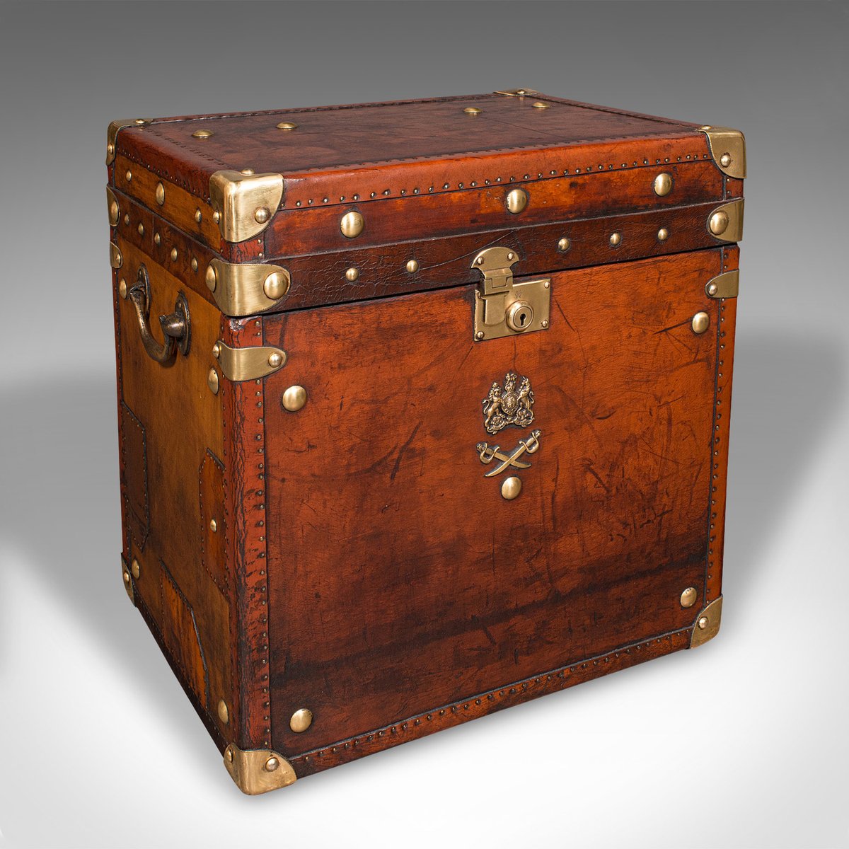 Vintage English Leather Trunks, 1990s, Set of 2 for sale at Pamono