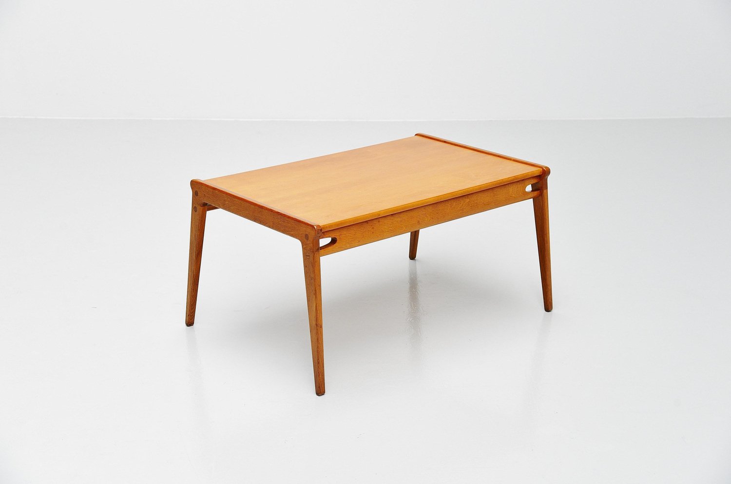 Oak Hunting Coffee Table, Sweden, 1960s for sale at Pamono
