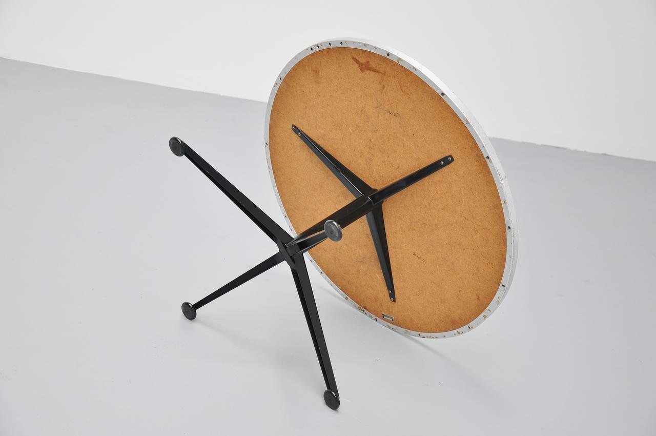 Round Coffee Table attributed to Friso Kramer for Ahrend De Cirkel ...