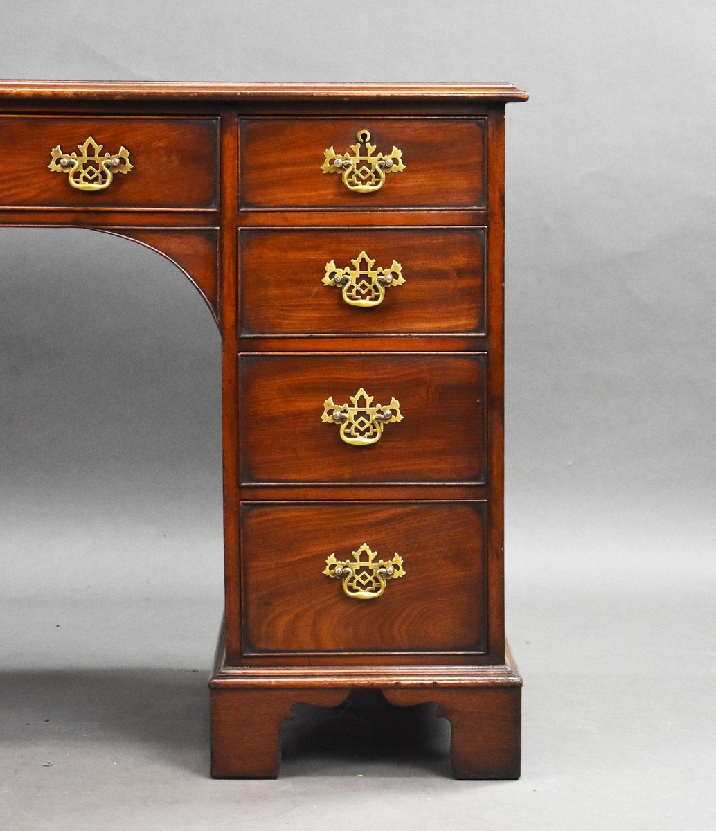 George III Mahogany Kneehole Desk, 1820 for sale at Pamono