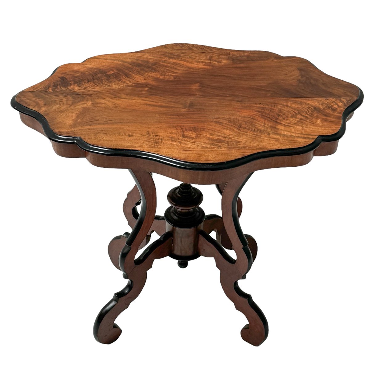 Walnut Victorian Center Table, 1890s for sale at Pamono
