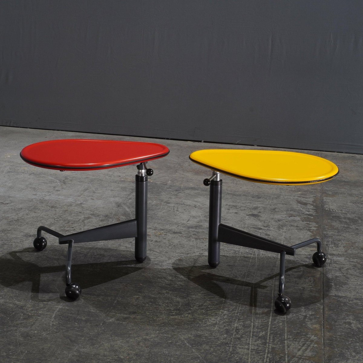 Kick Pivoting Table by Toshiyuki Kita for Cassina, 1980s for sale at Pamono