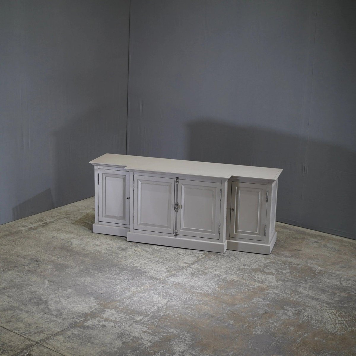 Graues französisches Medien Sideboard von Luay Al-Rawi, 2010er bei ...