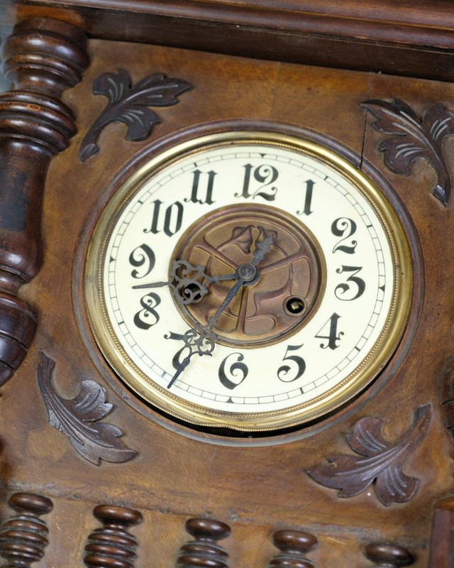 Wall Clock in Walnut by Junghans,1920s for sale at Pamono