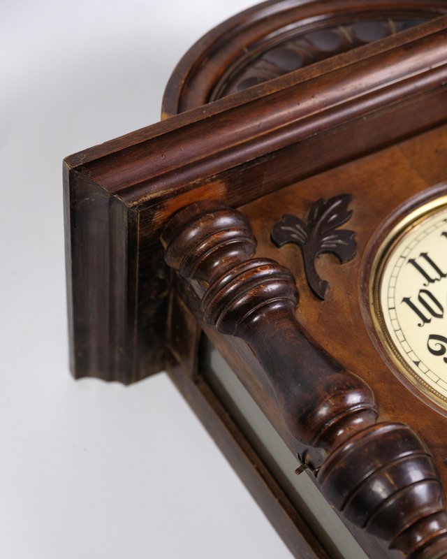 Wall Clock in Walnut by Junghans,1920s for sale at Pamono