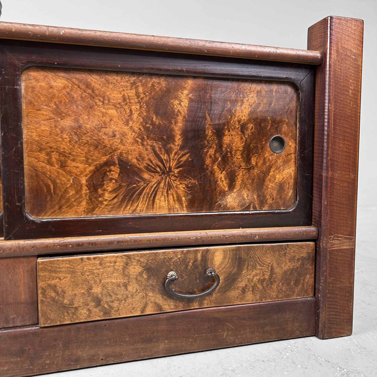 Japanese Jibukuro Tokonoma Low Cabinet, 1920s for sale at Pamono