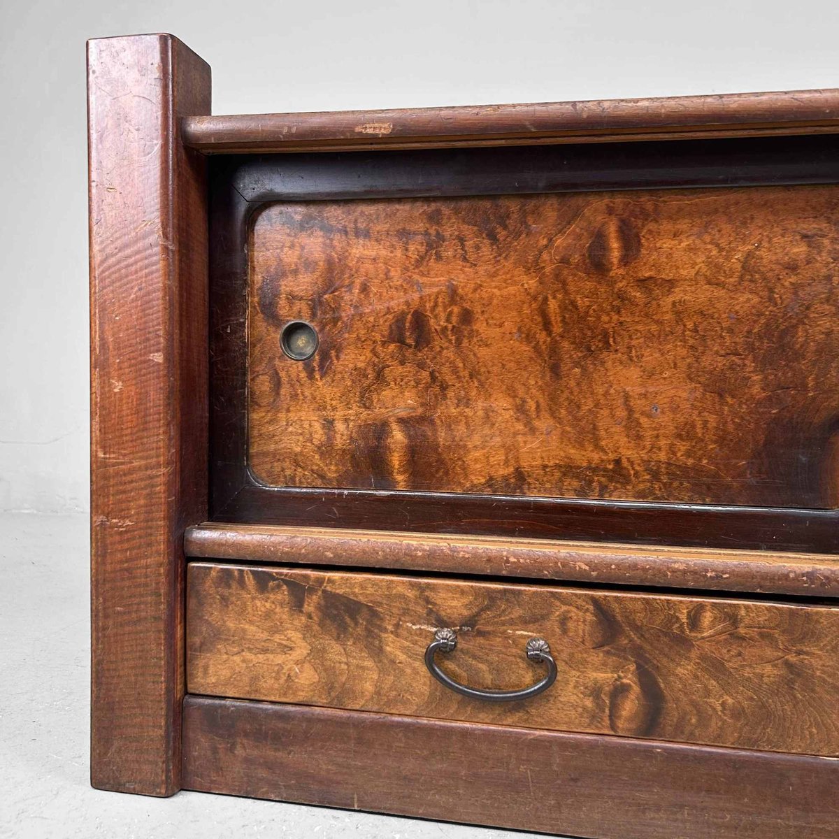 Japanese Jibukuro Tokonoma Low Cabinet, 1920s for sale at Pamono