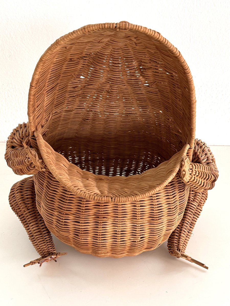 Vintage Italian Rattan Frog Basket, 1980s for sale at Pamono
