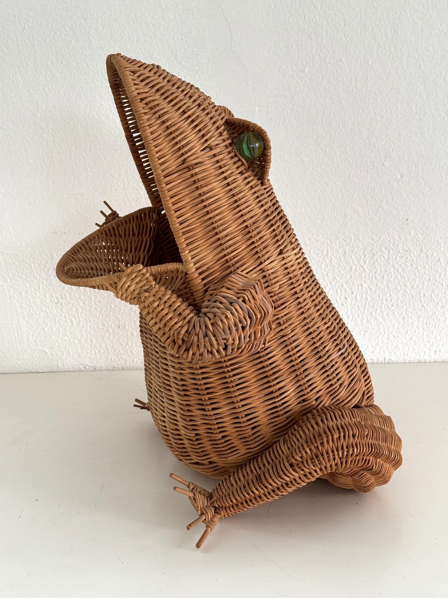 Vintage Italian Rattan Frog Basket, 1980s for sale at Pamono