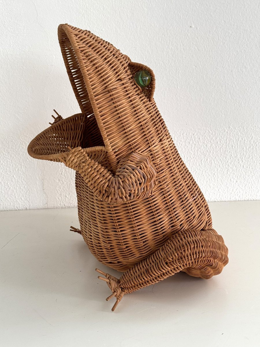 Vintage Italian Rattan Frog Basket, 1980s for sale at Pamono