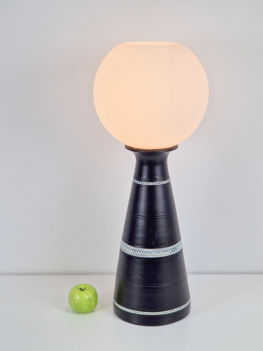Mid-Century Ceramic Milk Glass Globe Table Lamp, 1960s for sale at Pamono