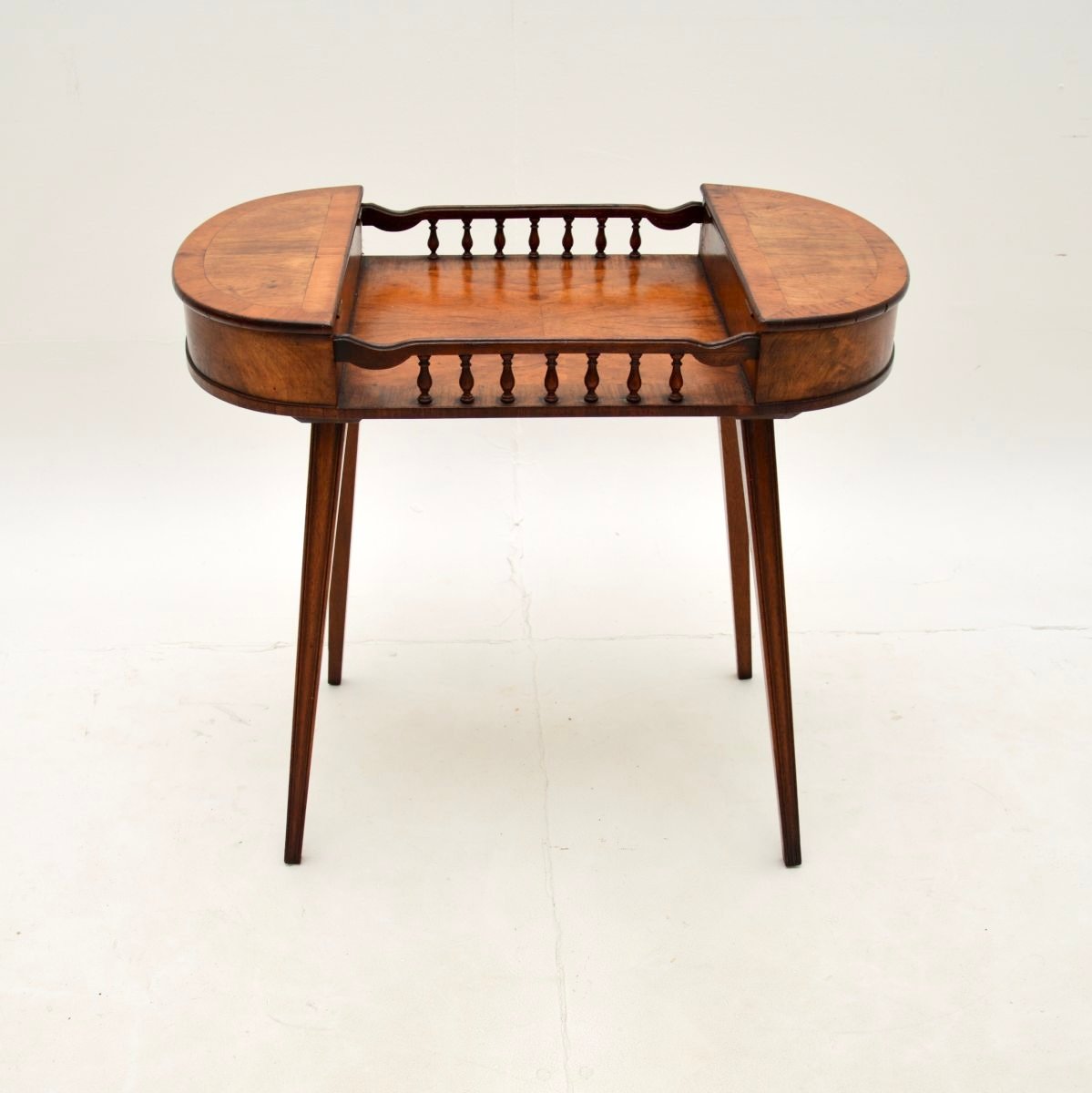 Antique Walnut Side Table, 1920 for sale at Pamono