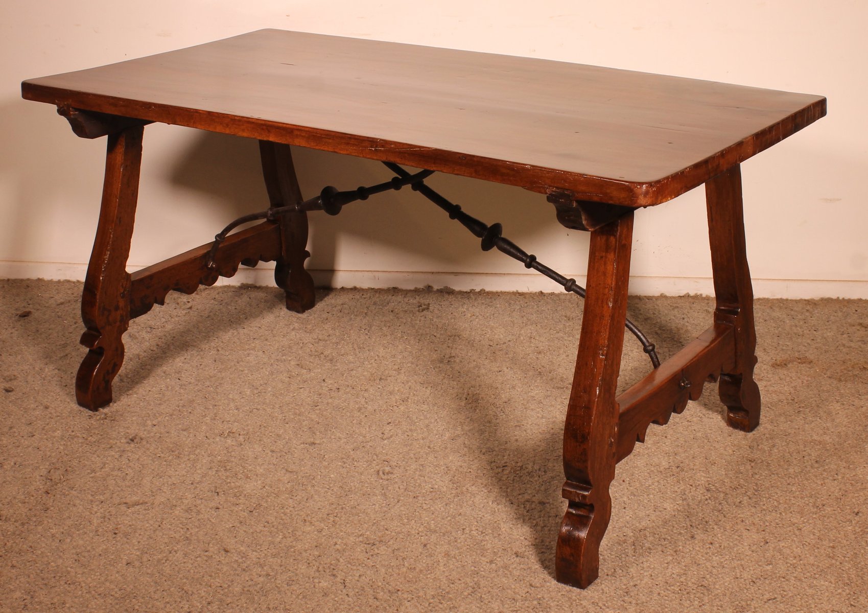 Antique Spanish Walnut Table, 1600s for sale at Pamono