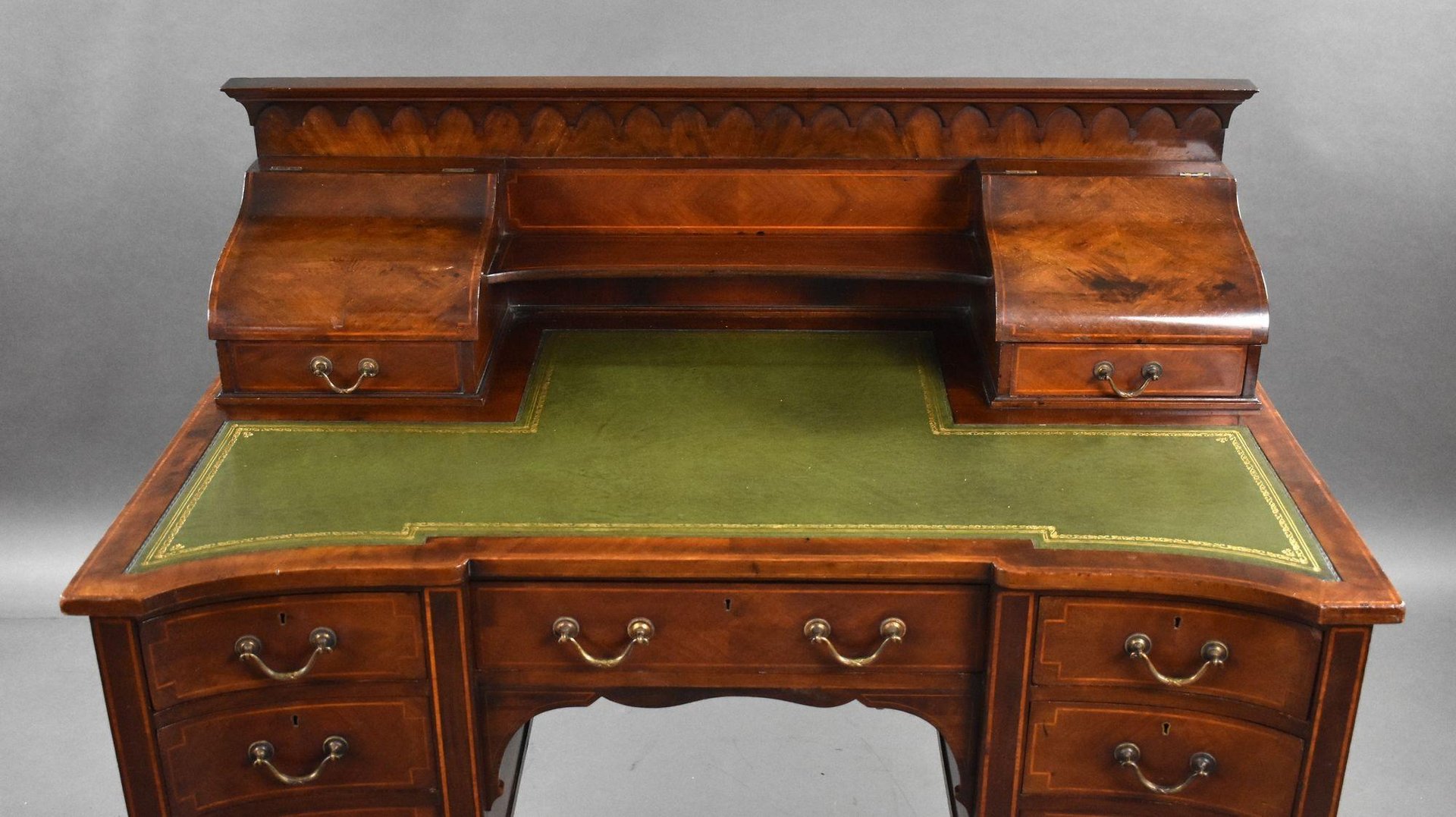 Edwardian Mahogany Carlton House Desk, 1900 for sale at Pamono