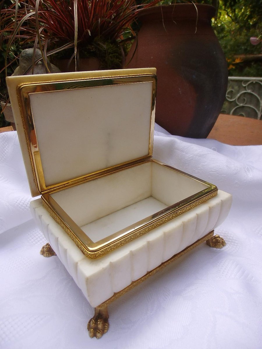 Italian Box in Alabaster for sale at Pamono