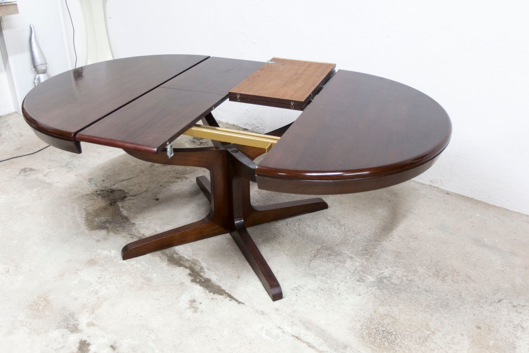 Round Mahogany Dining Table from Baumann, 1960s for sale at Pamono