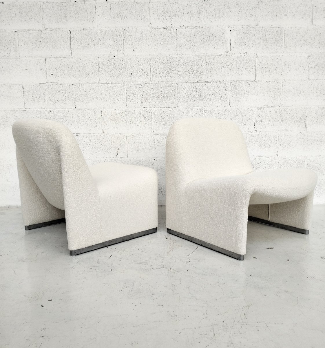 Set of Alky Chairs in White Bouclè by Giancarlo Piretti for Anonima ...