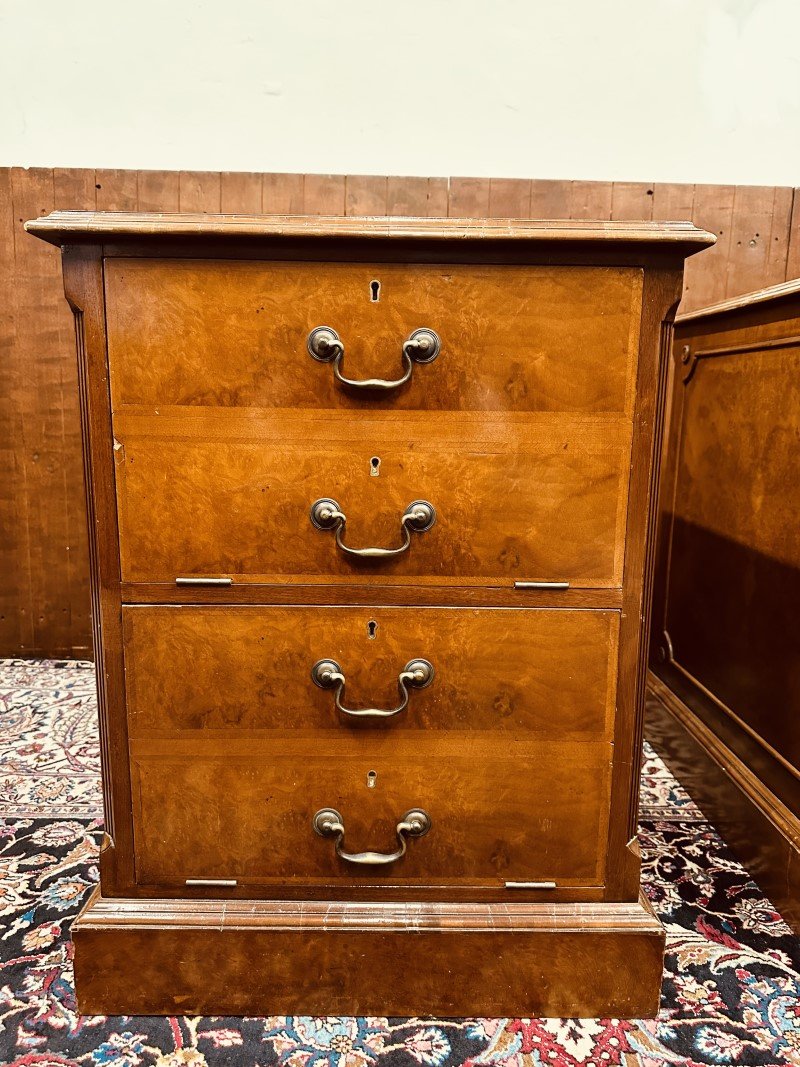 English Classic Chests of Drawers, Set of 2 for sale at Pamono